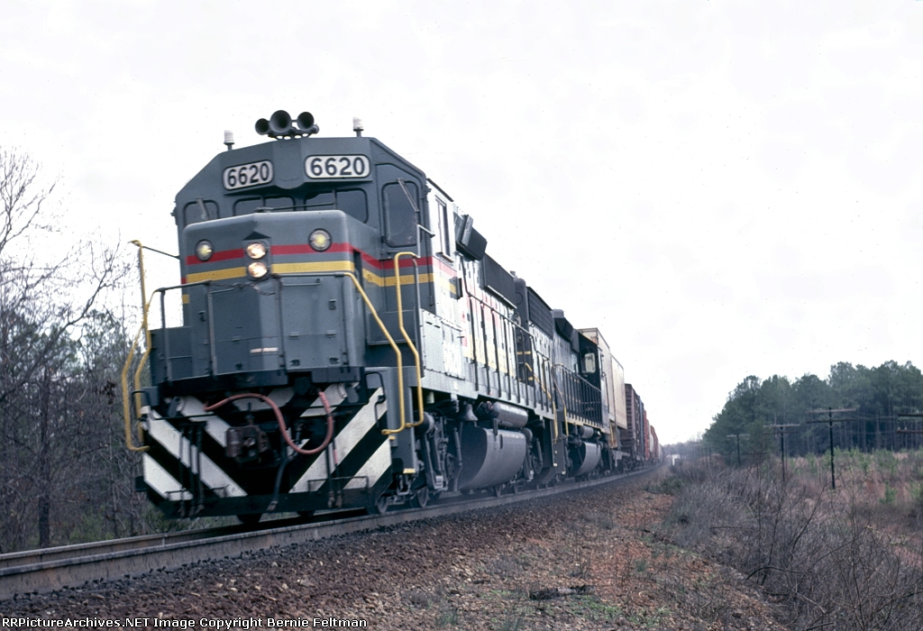 Seaboard Coast Line GP40-2 #6620 and SD45-2 #2046, leading Birmingham bound East Thomas Yard ...
